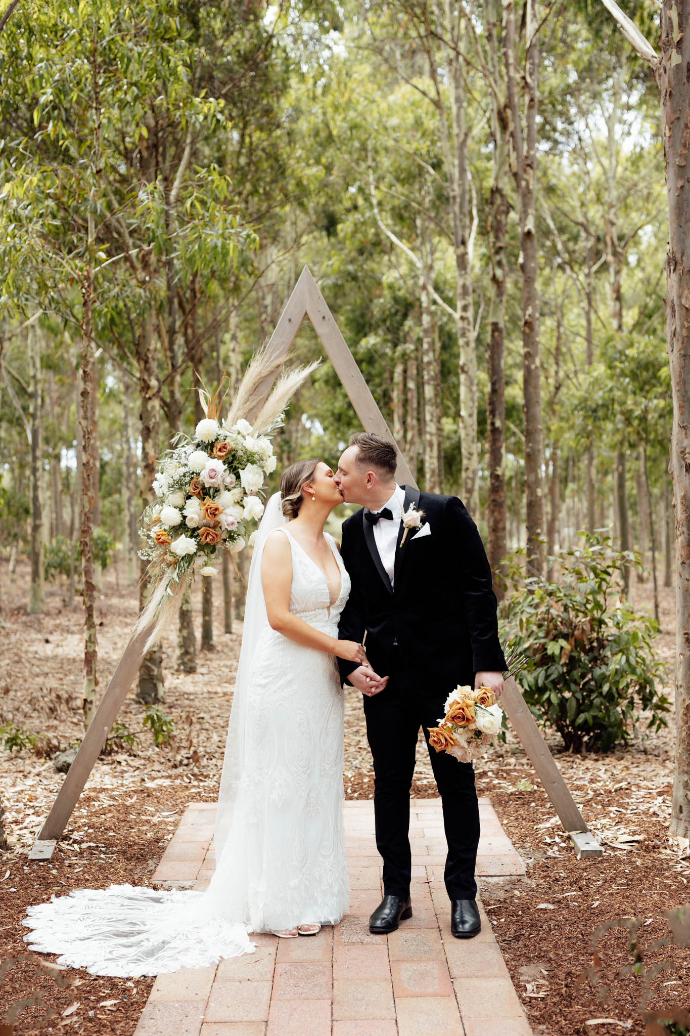 Sam & Nicole Sneak Previews - www.wildheartphoto.com.au