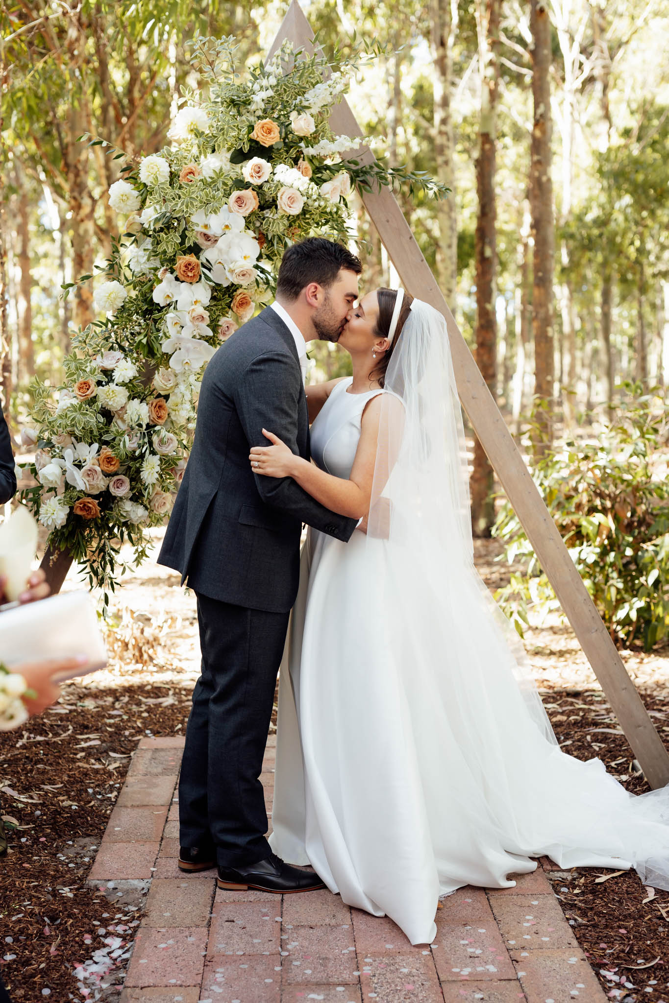 Tess & Mat Sneak Previews - www.wildheartphoto.com.au